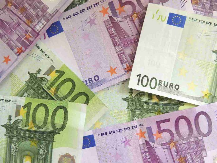 Banconote da 100 euro, come riconoscere quelle false