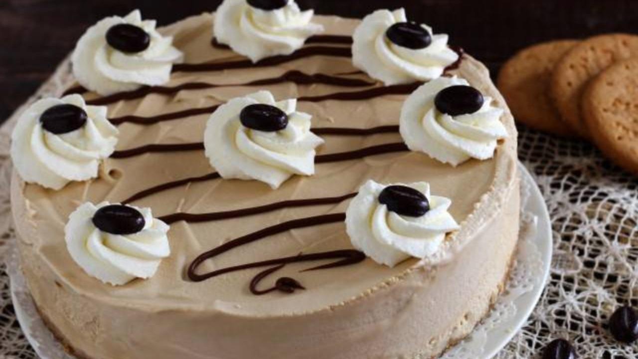 Torta gelato al caffè super golosa senza gelatiera: farà impazzire tutti