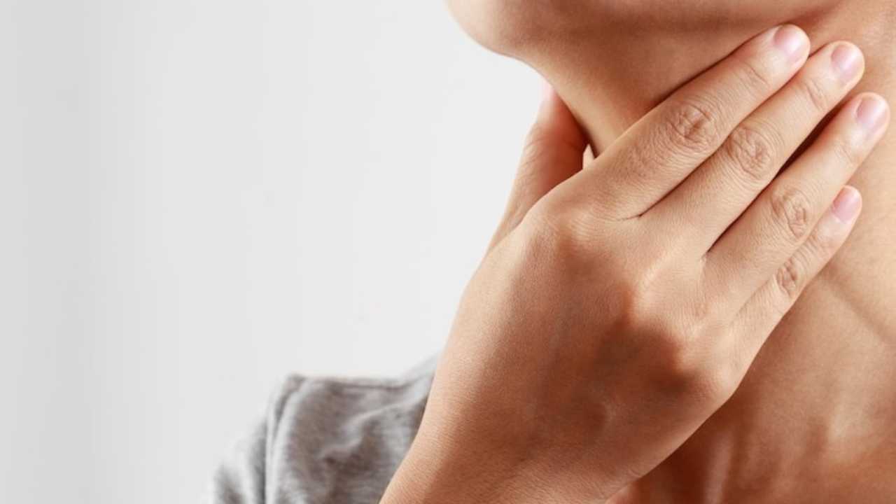 Come Curare Tosse E Mal Di Gola Il Rimedio Efficace Fatto In Casa Come Curare Tosse E Mal Di Gola Il Rimedio Efficace Fatto In Casa