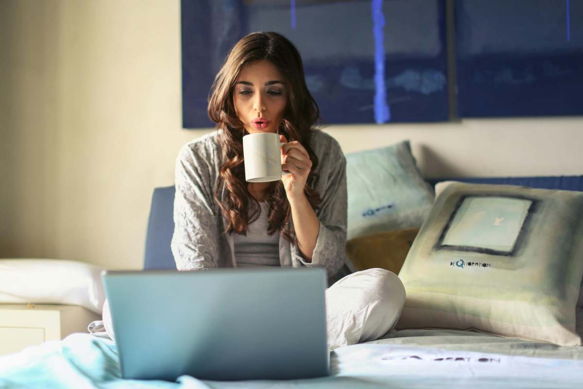 Caffè, l'acqua va bevuta prima o dopo? La risposta definitiva